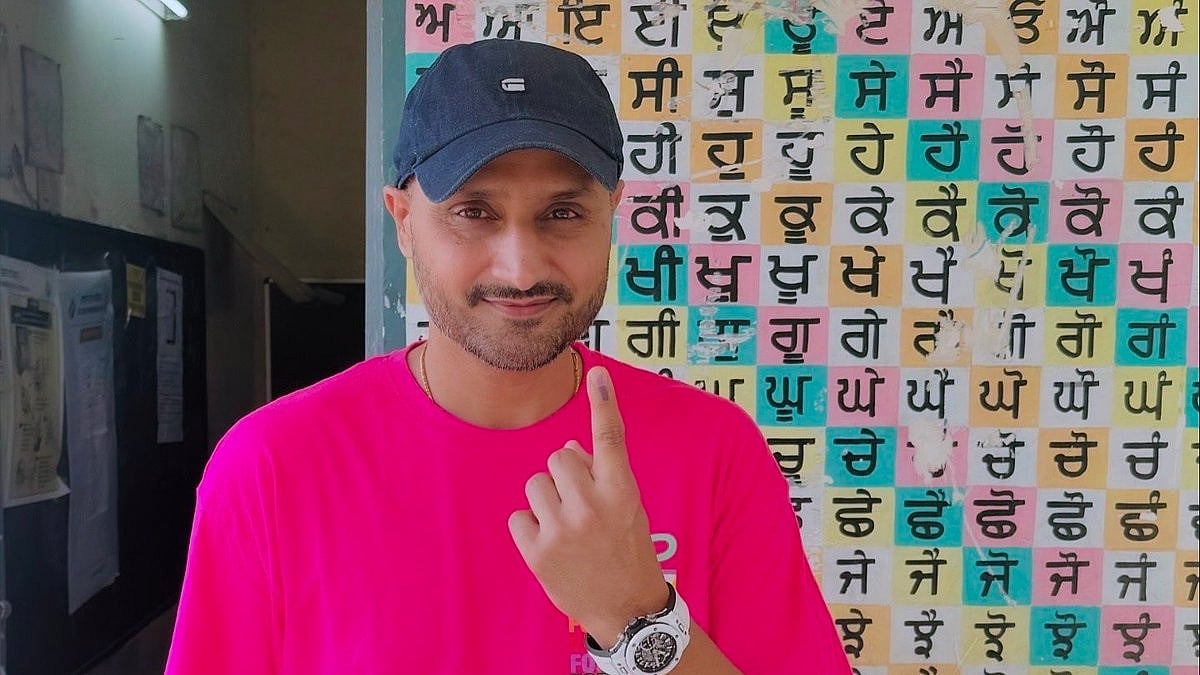 Ex-India Cricketer Harbhajan Singh Casts Vote In Final Phase Of Lok ...