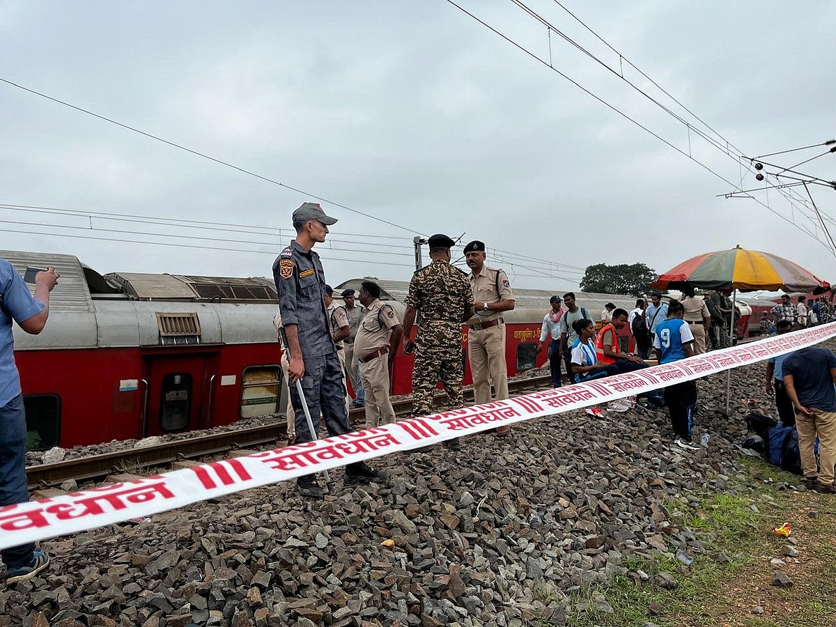 Another Train Tragedy! 2 Killed, 20 Injured As 18 Coaches Of Mumbai ...
