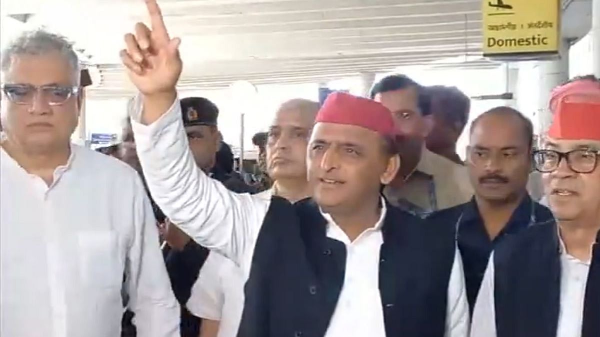 Samajwadi Party Chief Akhilesh Yadav Arrives In Kolkata To Attend TMC's ...