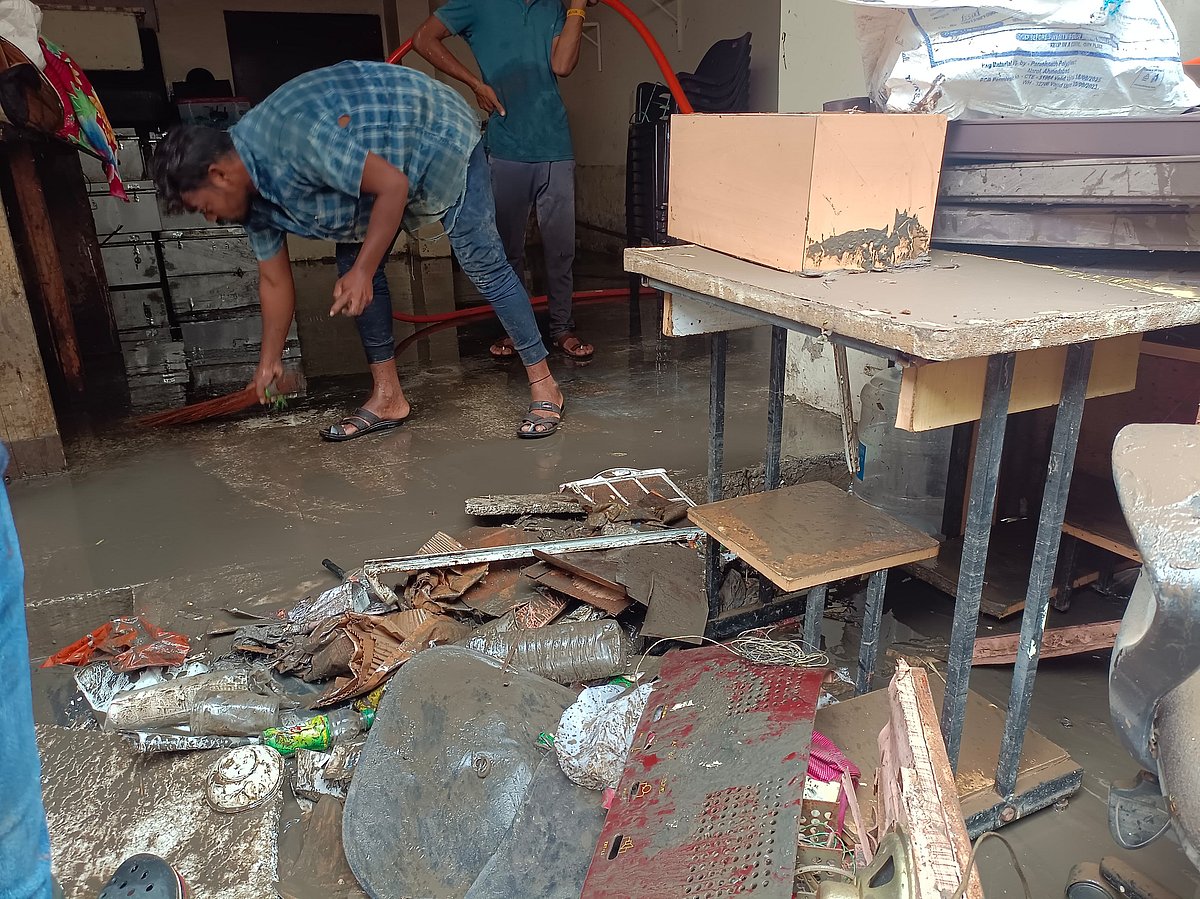 Pune's Ekta Nagar Shopkeepers Demand Compensation For Their Losses ...