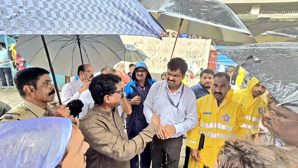 Mumbai: Woman Killed, 3 Injured In Grant Road Building Collapse Amid ...