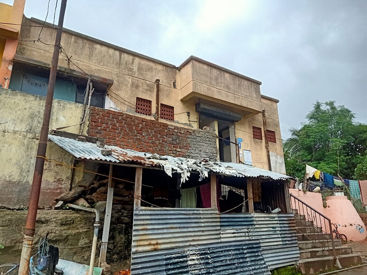 Pune: Power Cut Threat Looms Over Public Toilets In Janta Vasahat Lane ...