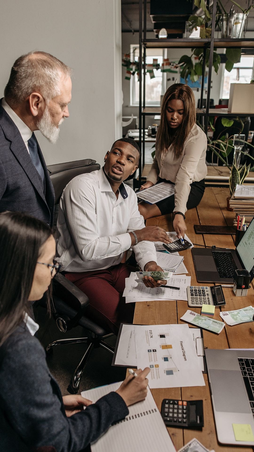 Build Good Relations At Workspace With These 7 Effective Tips