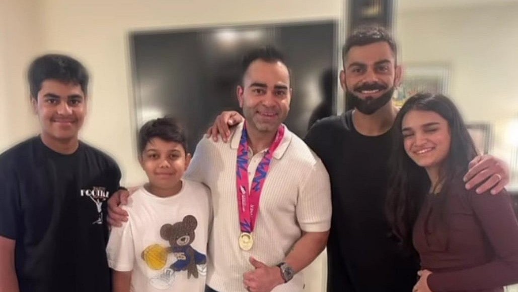 IN PICS: Virat Kohli Celebrates T20 World Cup Triumph With His Family ...