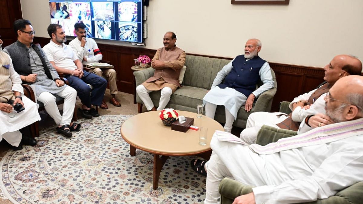 Too Close For Comfort! PM Modi, Rahul Gandhi & Other MPs Attend Meeting ...