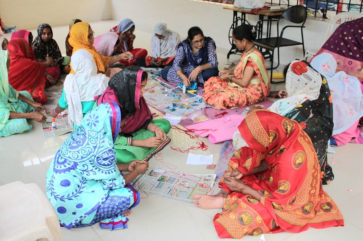 Satara Jail Women Inmates Craft Rakhis For Raksha Bandhan ...