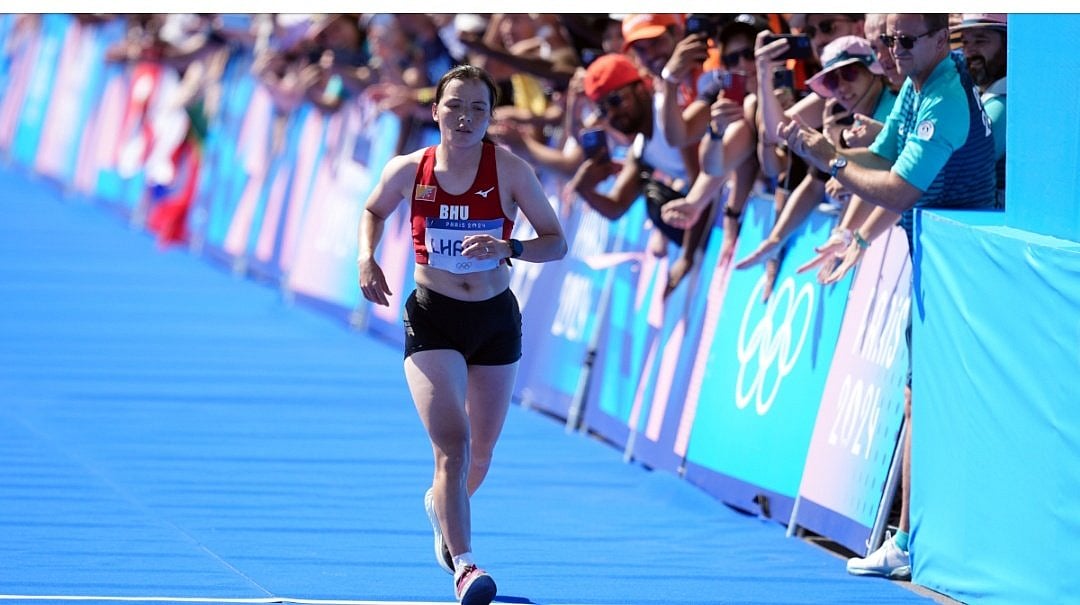 Video: Paris Crowd Cheers for Bhutan's Kinzang Lhamo As She Completes ...