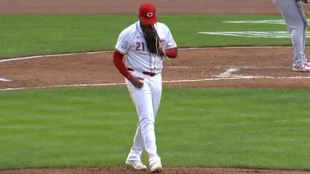 Video: Major League Baseball Pitcher Hunter Greene Vomits Inside His ...