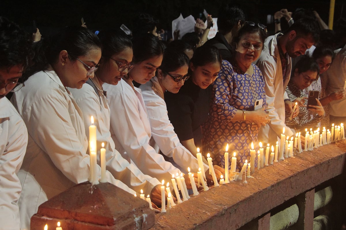 Kolkata Doctor Rape-Murder: Indore Doctors Take Out Candle March ...