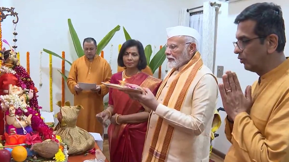 VIDEO: PM Narendra Modi Participates In Ganpati Puja At CJI DY ...