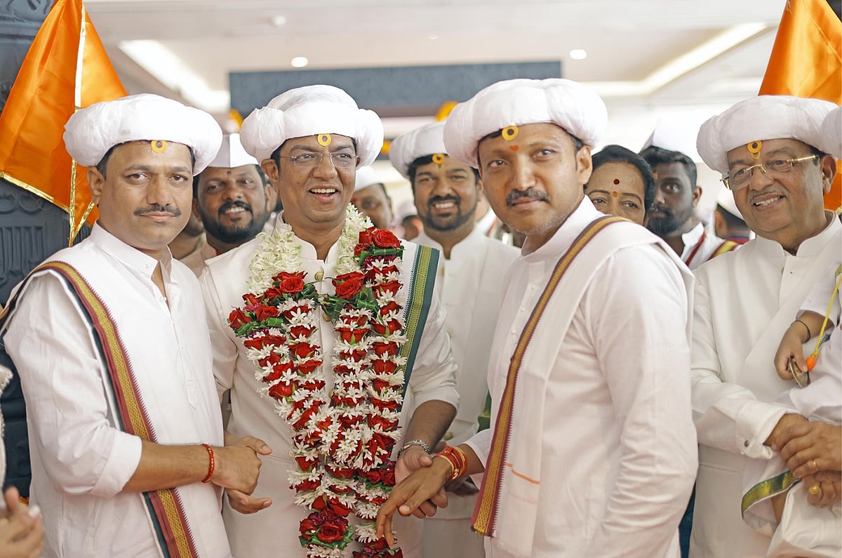 MP Omraje Nimbalkar Lauds Milind Valanj for Continuing Father's Legacy ...