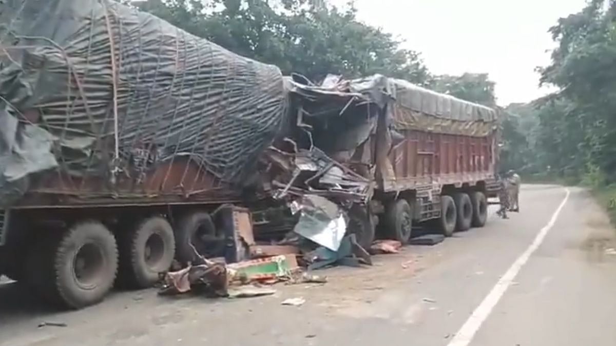 UP Accident: 2 Dead, 1 Injured After Two Trucks Collide On Tanda Banda ...