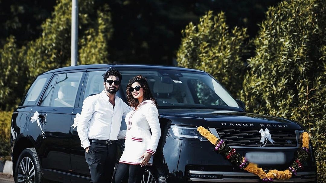PHOTO: Singers Palak Muchhal, Mithoon Buy Swanky New Range Rover Worth ...