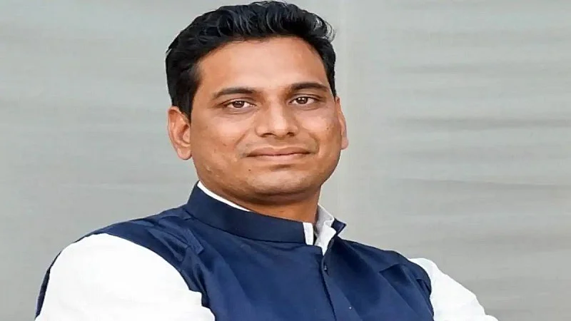 Chhattisgarh Rahul Gandhis Team Meets Congress Mla Devendra Yadav 19 Naxalites Arrested