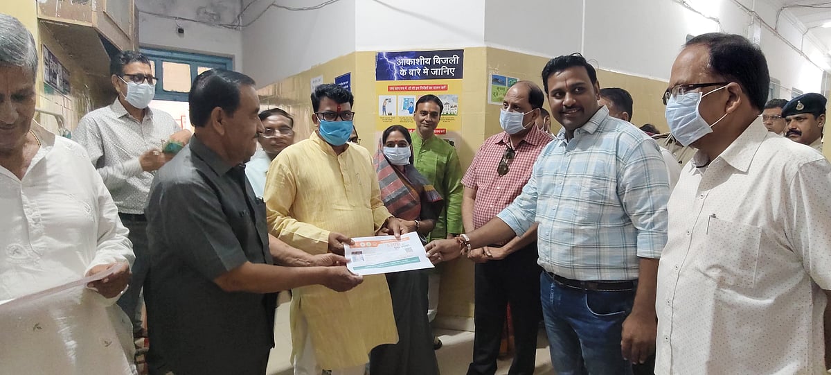 MP Foundation Day: Cabinet Minister Nagar Singh Chauhan Distributes ...