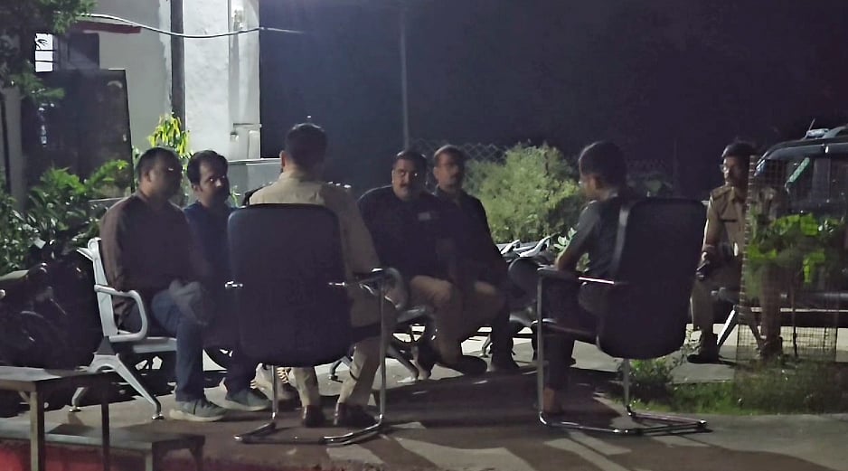 Madhya Pradesh: Absconding Murder Accused Opens Fire On Police In ...