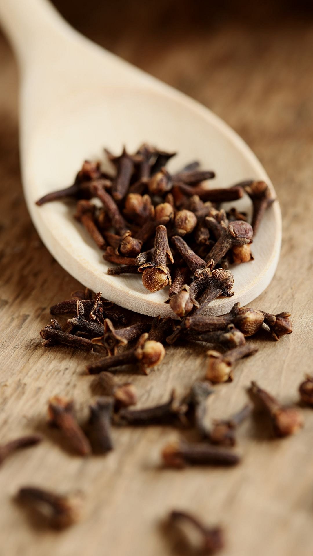 Know 6 Magical Benefits Of Chewing Clove On Empty Stomach