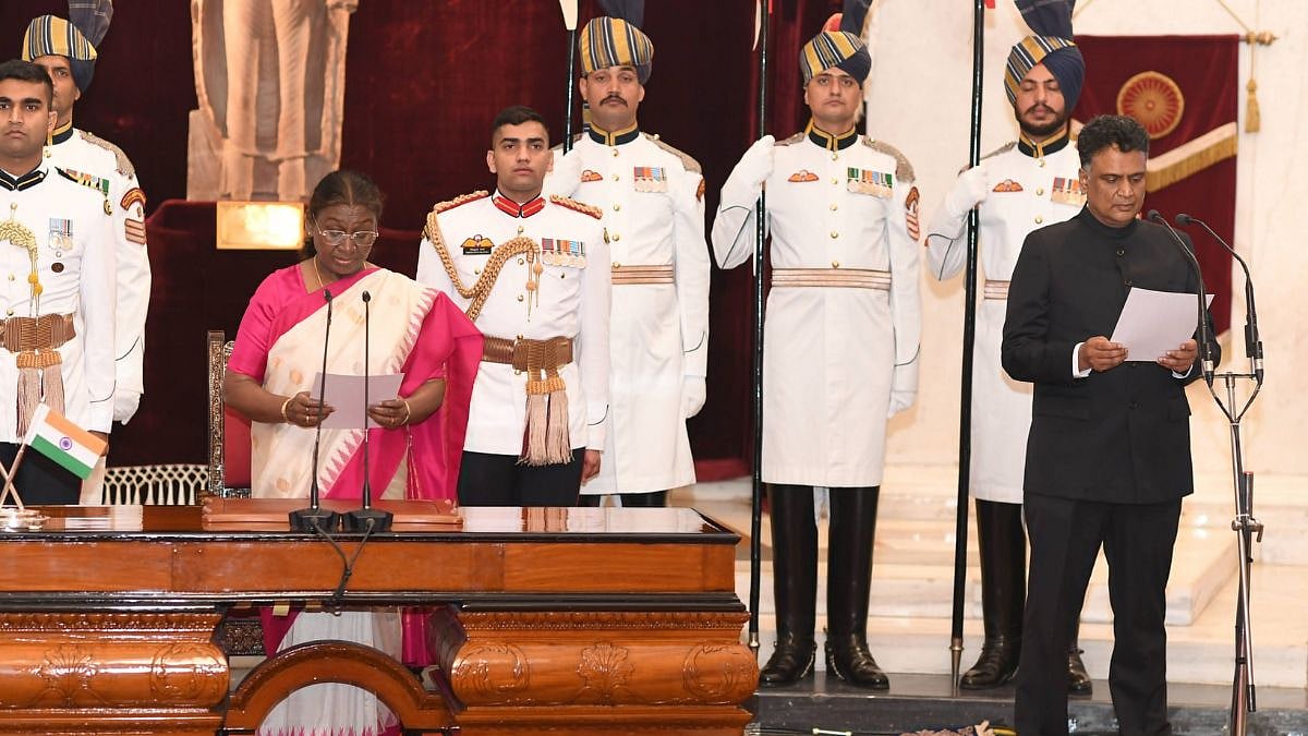 Delhi: K Sanjay Murthy Takes Oath As Comptroller & Auditor General Of ...