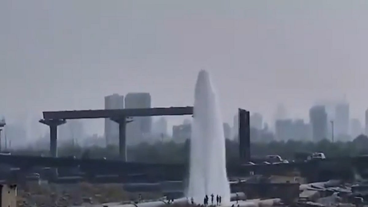 VIDEO: Water Shoots Up To 50 Feet In Air After Pipeline Burst In Bandra ...