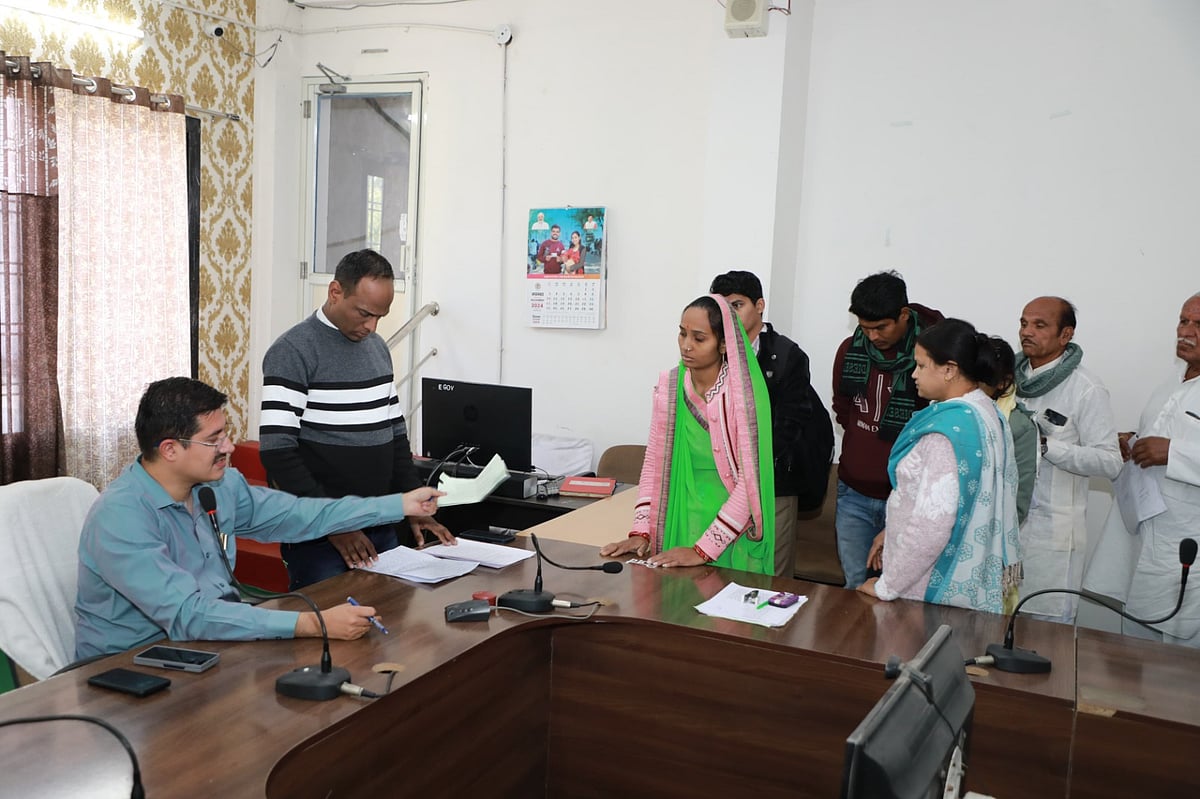 MP: Dewas Collector Rishav Gupta Addresses Citizen Grievances With ...
