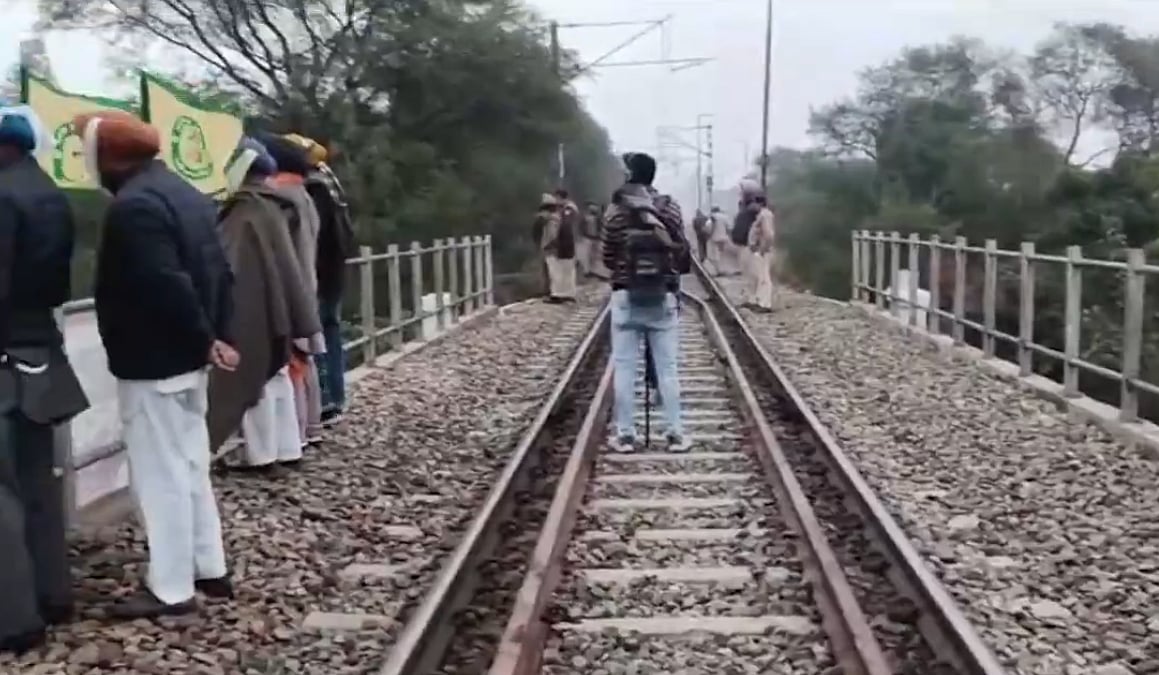 Punjab Bandh By Farmers: Roads Blocked, Train Services Affected ...