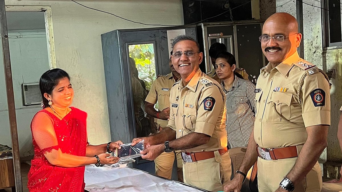 Navi Mumbai: Rabale Police Recover 163 Stolen Mobile Phones Worth ₹25. ...