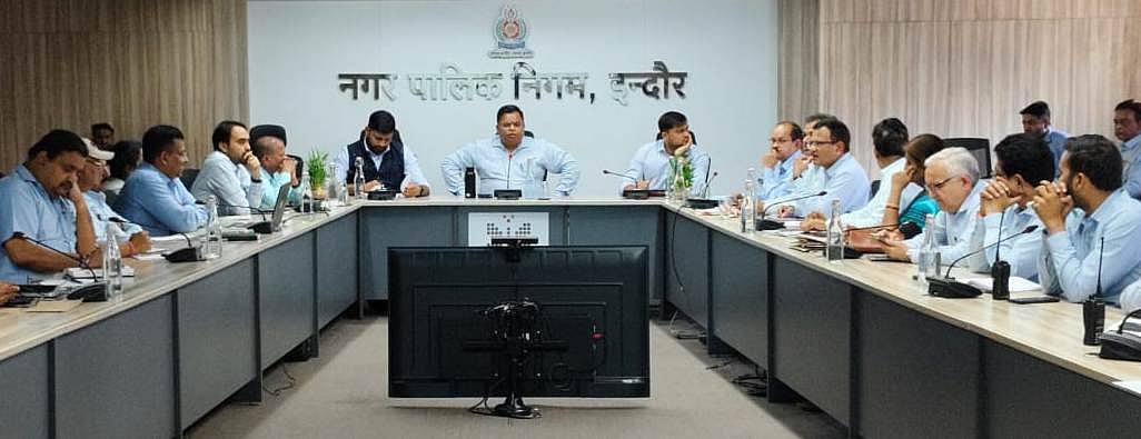Indore: Municipal Commissioner Cracks Down On Negligence, Issues Show ...