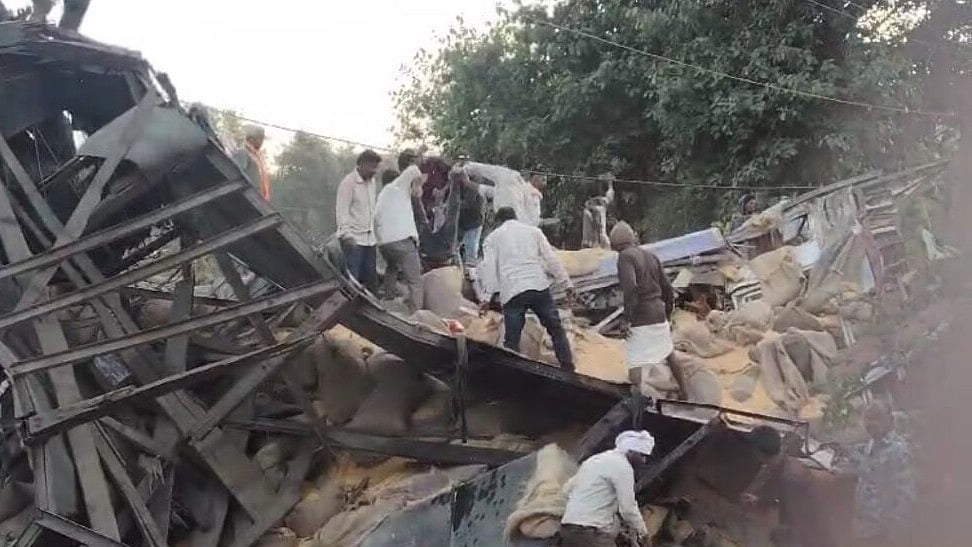 Madhya Pradesh: Three Killed As Tractor Trolley Falls In Ditch; 8 ...