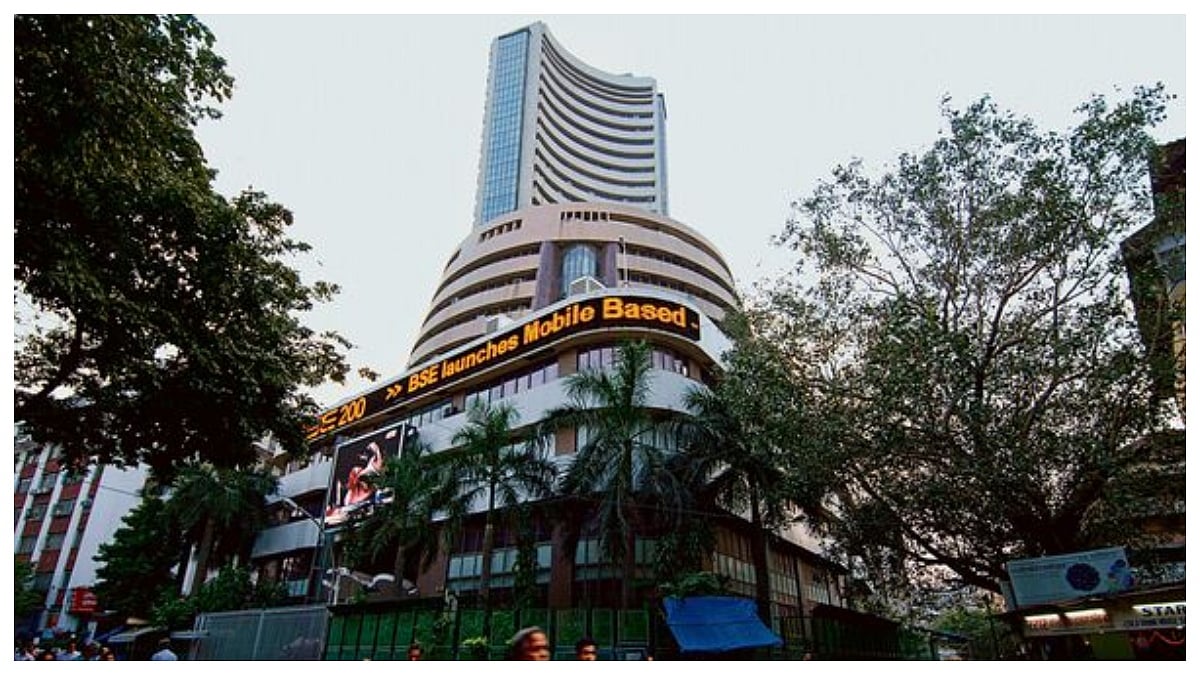 Markets Fall On Weak Global Cues; Infosys, Banking Stocks Under Pressure