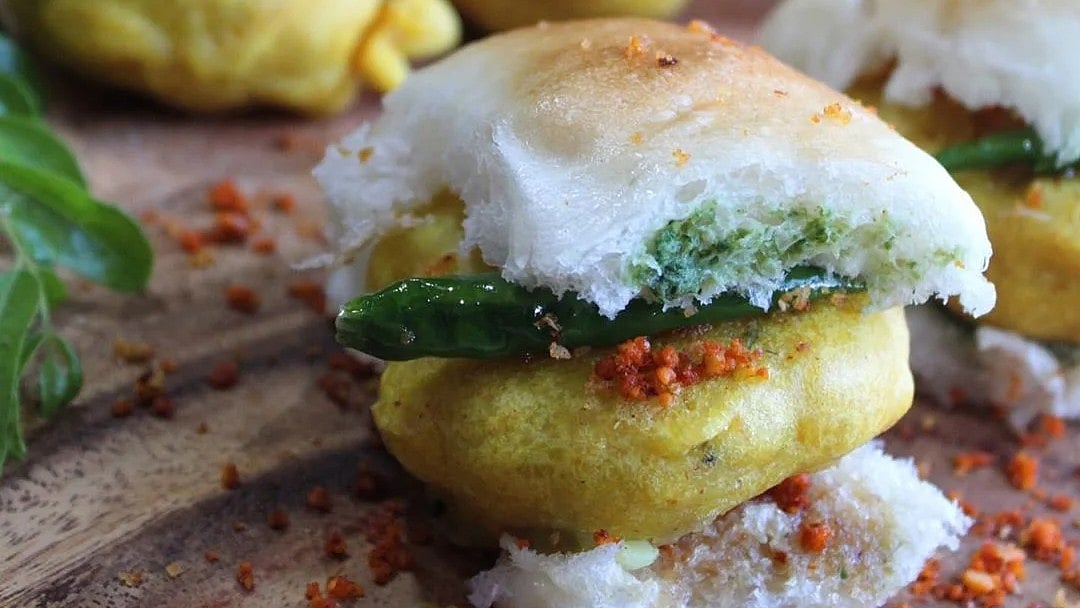 Top 10 Hot Spots In Indore For A Finger-Licking Vada Pav