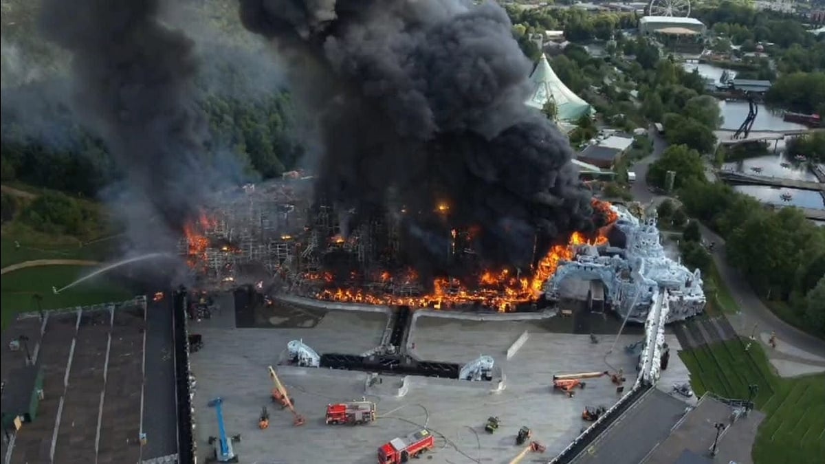 Major Fire Breaks Out On Tomorrowland Main Stage Just A Day Before ...