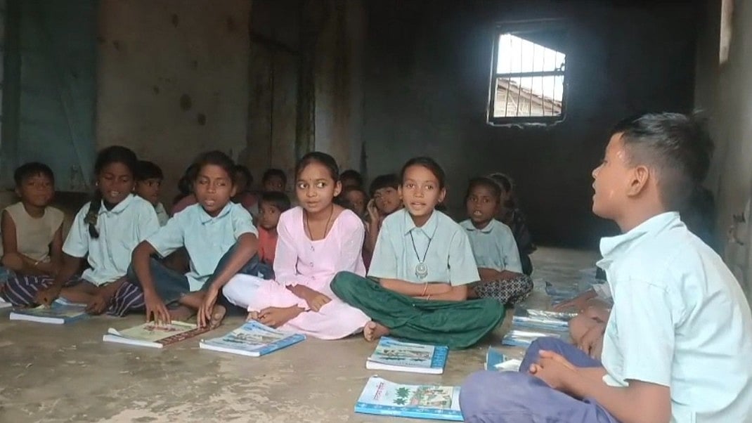 Education In The Bleak: 101 Students Study Under Tarpaulin Roofs For 5 ...