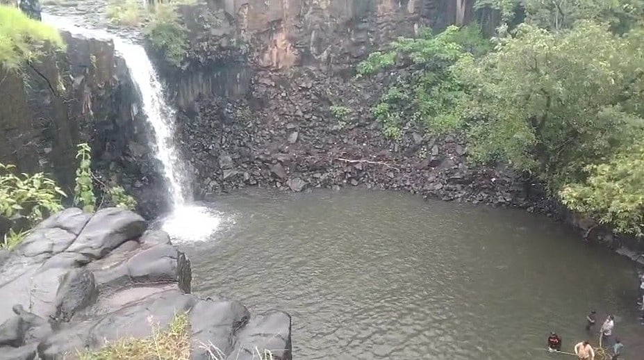 Tragic Picnic! 2 VIT Students From Hyderabad Drown While Taking Selfie ...