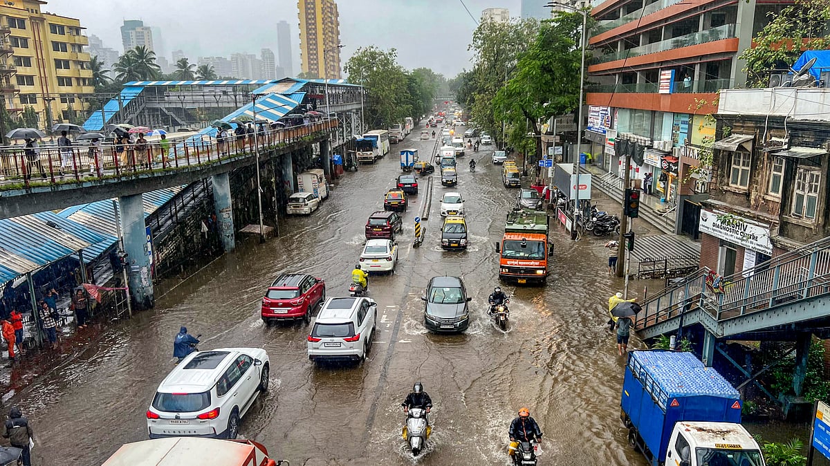 Mumbai Rains: City Under Red Alert, Citizens Urged To Stay Indoors; Holiday Declared For Schools ...