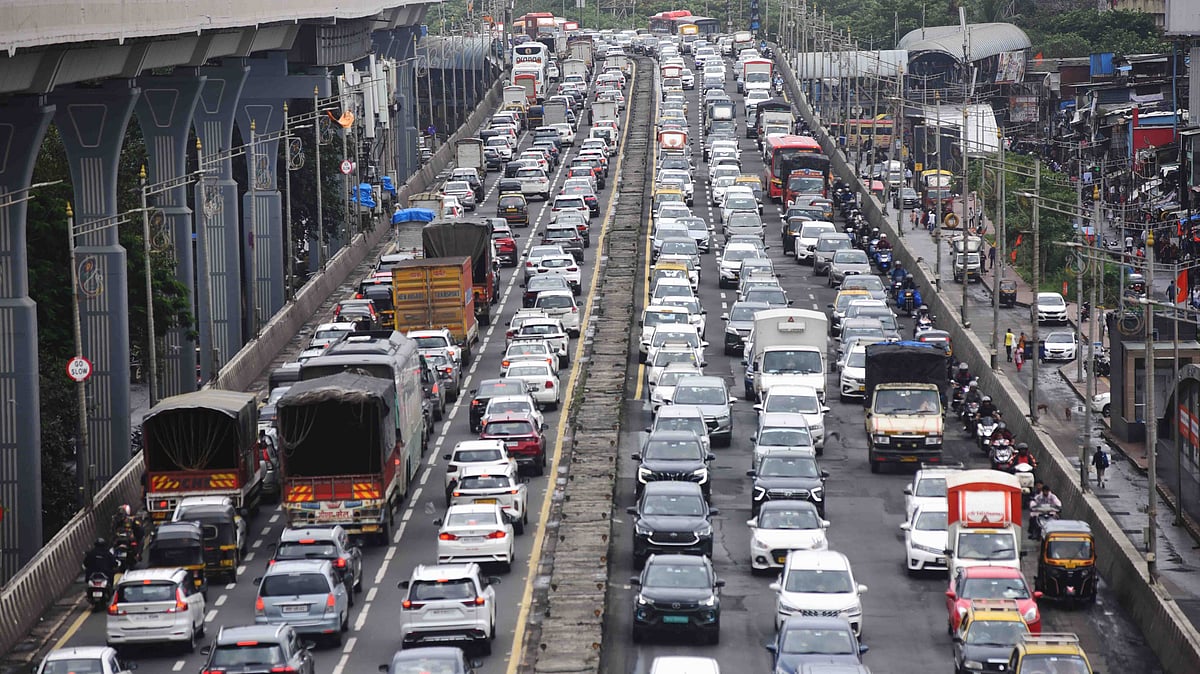 Mumbai: Massive Traffic Jam From Bandra To Goregaon On Western Express ...