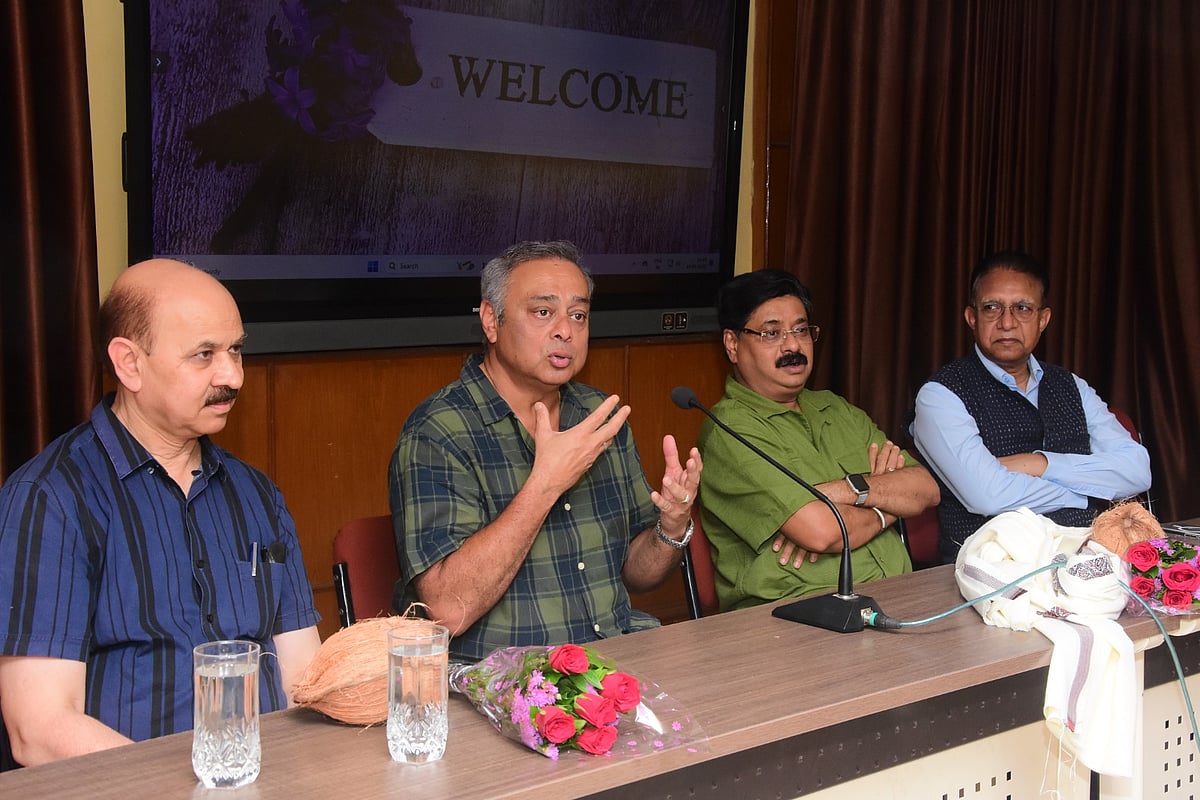 Renowned Actor Sachin Khedekar, Chandrakant Kulkarni Inspires Students ...