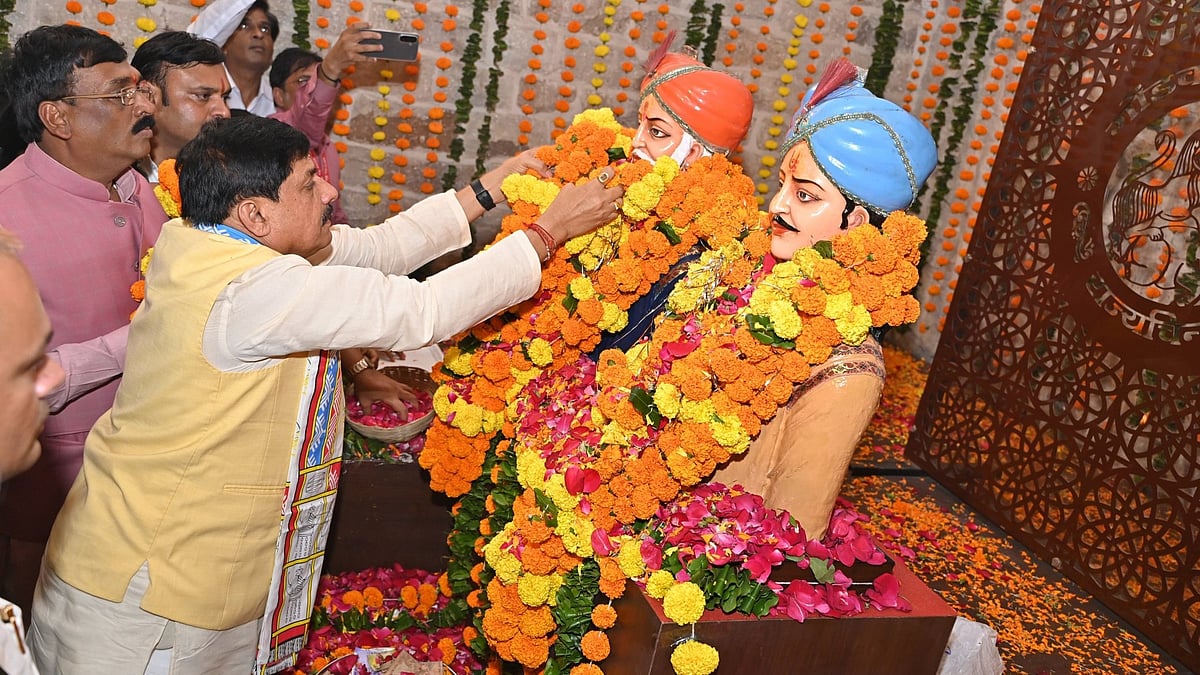 MP CM Mohan Yadav Pays Tribute To Martyrs Shankar Shah & Raghunath Shah ...
