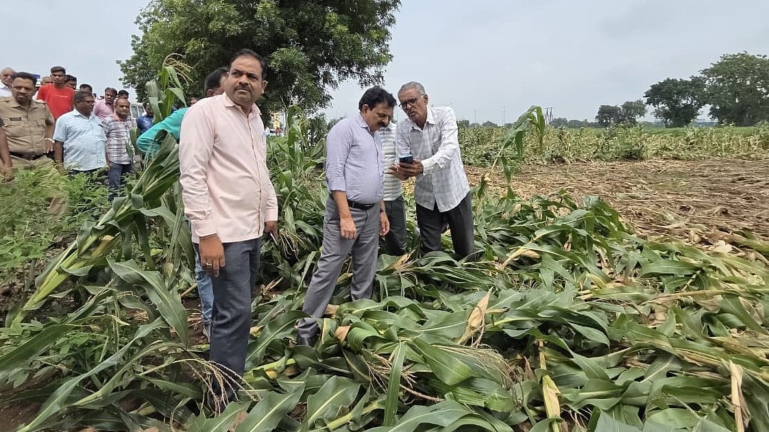 Jalgaon: Minister Sanjay Savkare Inspects Varangaon Flood Damage ...