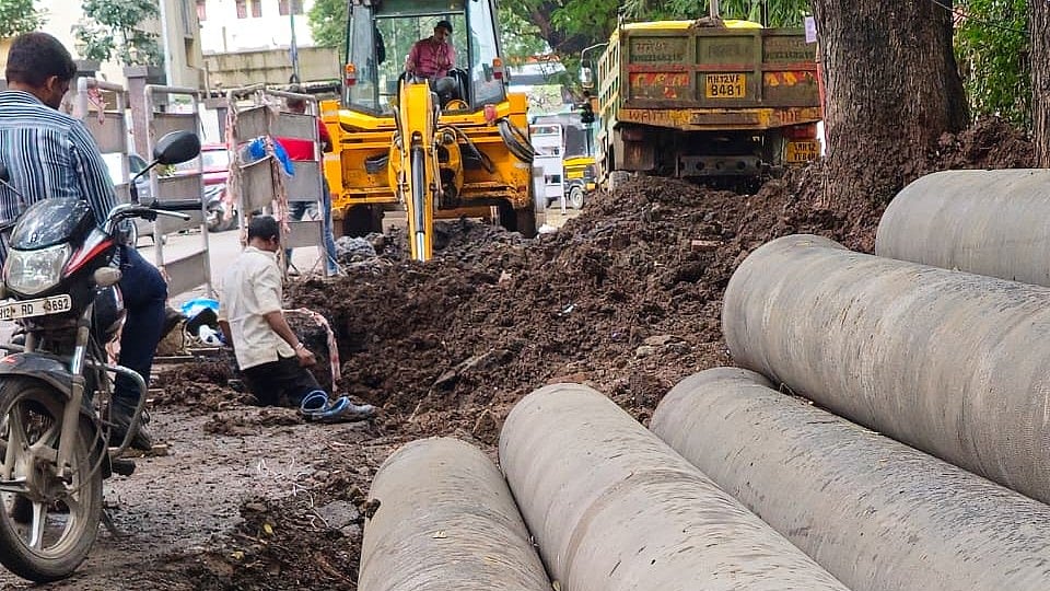 Pune Video: Damaged Water Pipeline At Shankar Sheth Road Leaves ...