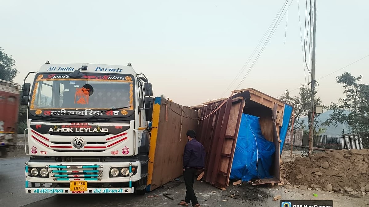 Thane Accident News: Truck Overturns On Ghodbunder Road’s Gaimukh Chowpati; Police Share Traffic ...