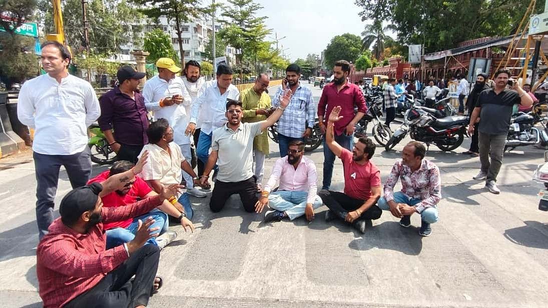 High Drama At Mhow Naka As BJP Stages Road Blockade In Indore
