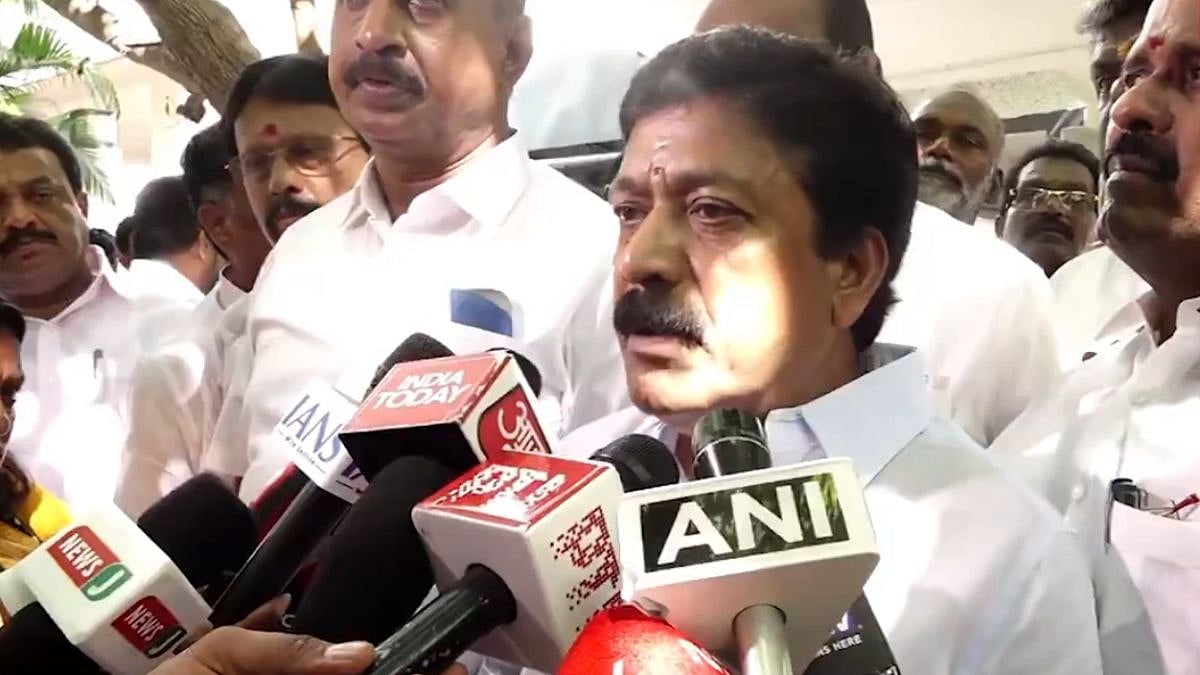 AIADMK Rebels Say EPS Wanted To Be CM With DMK’s Backing; Announce ...