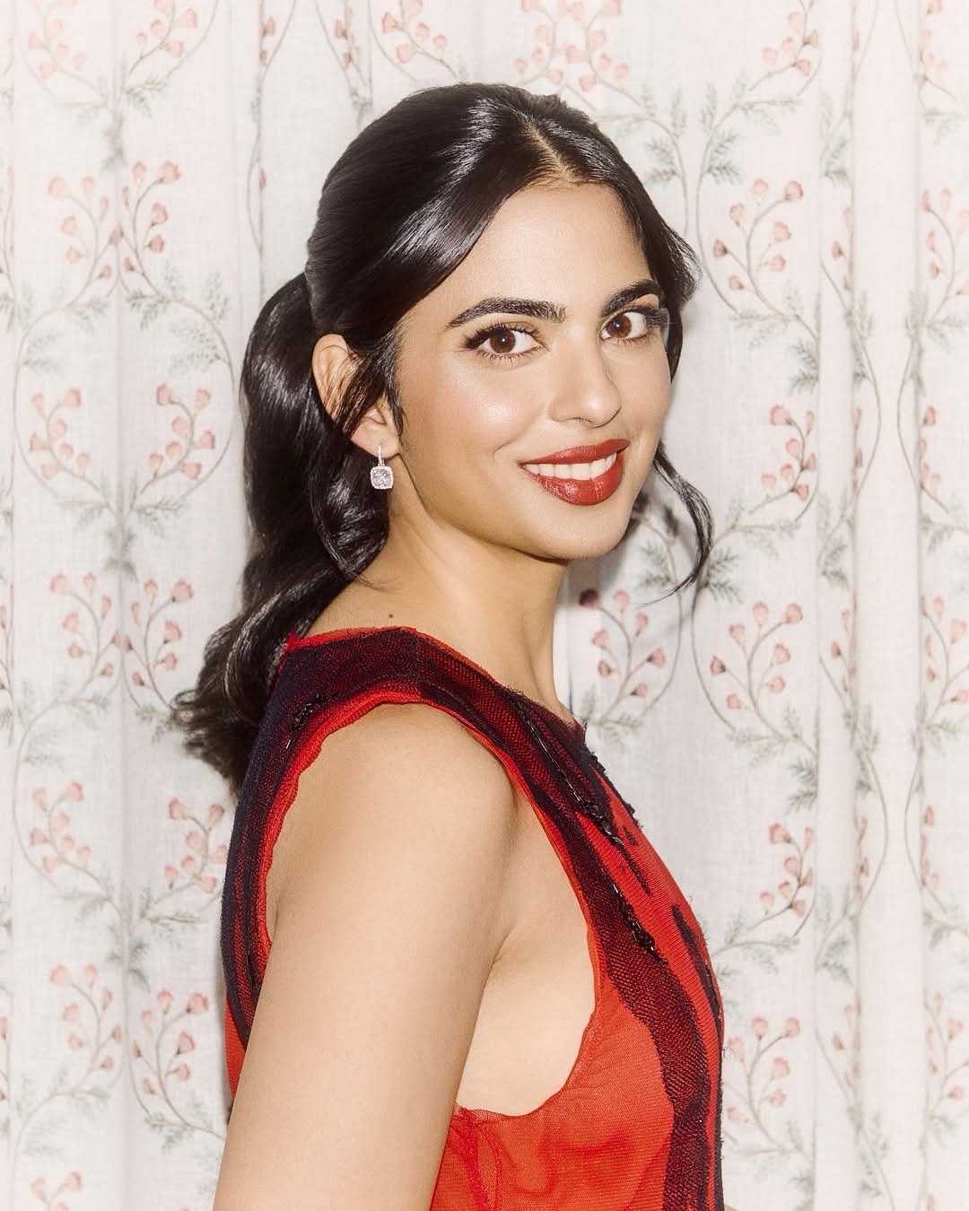 Isha Ambani Paints The Town Red In Gorgeous Summer Dress, Pairs It With ...