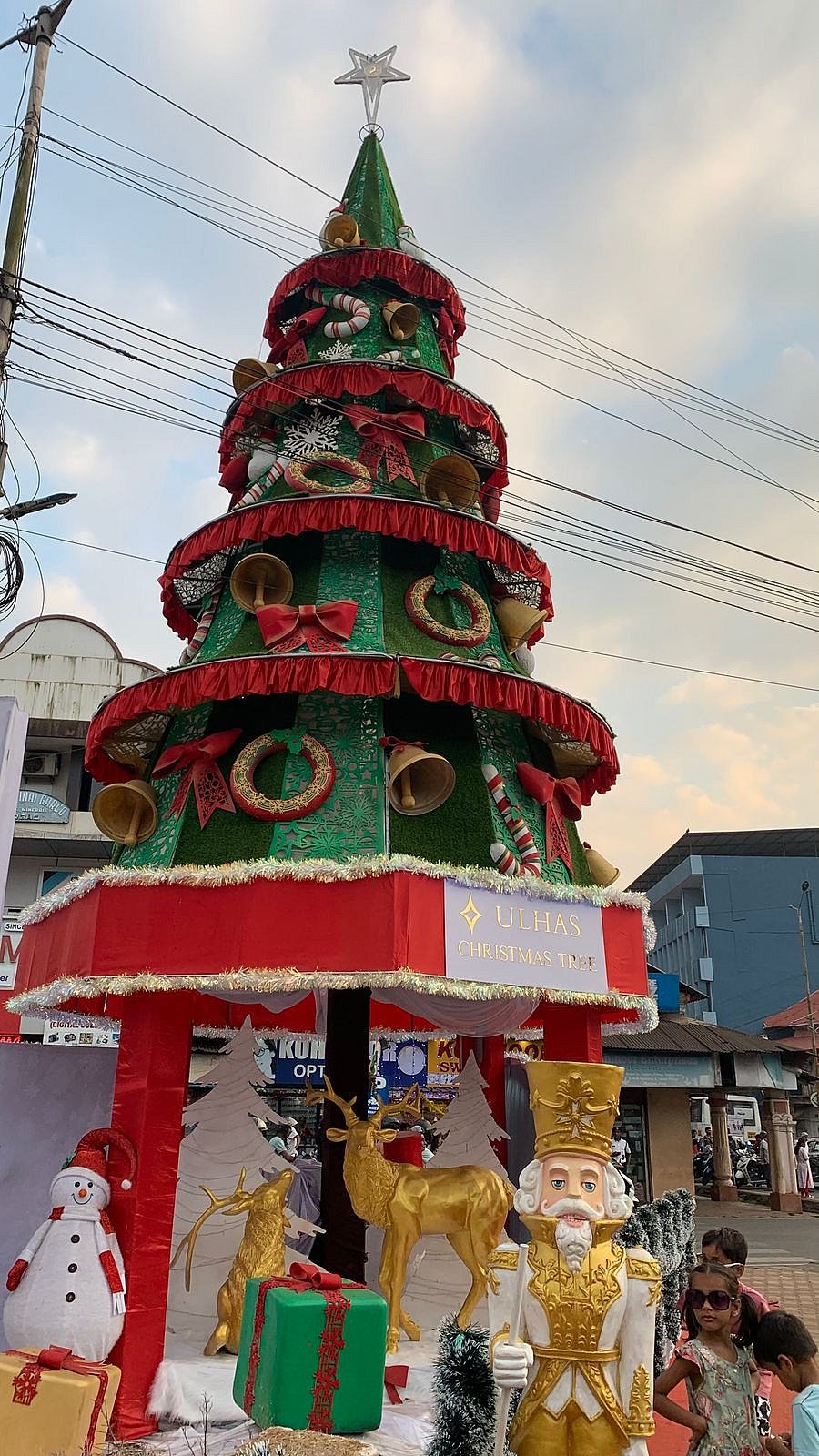 Goa’s record-breaking 40-foot Xmas tree attracts 2 lakh visitors ...