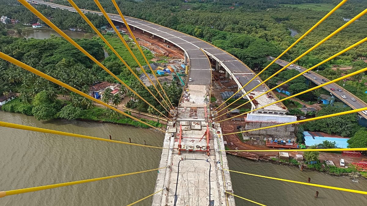 Chinese officials take stock of new Zuari bridge project