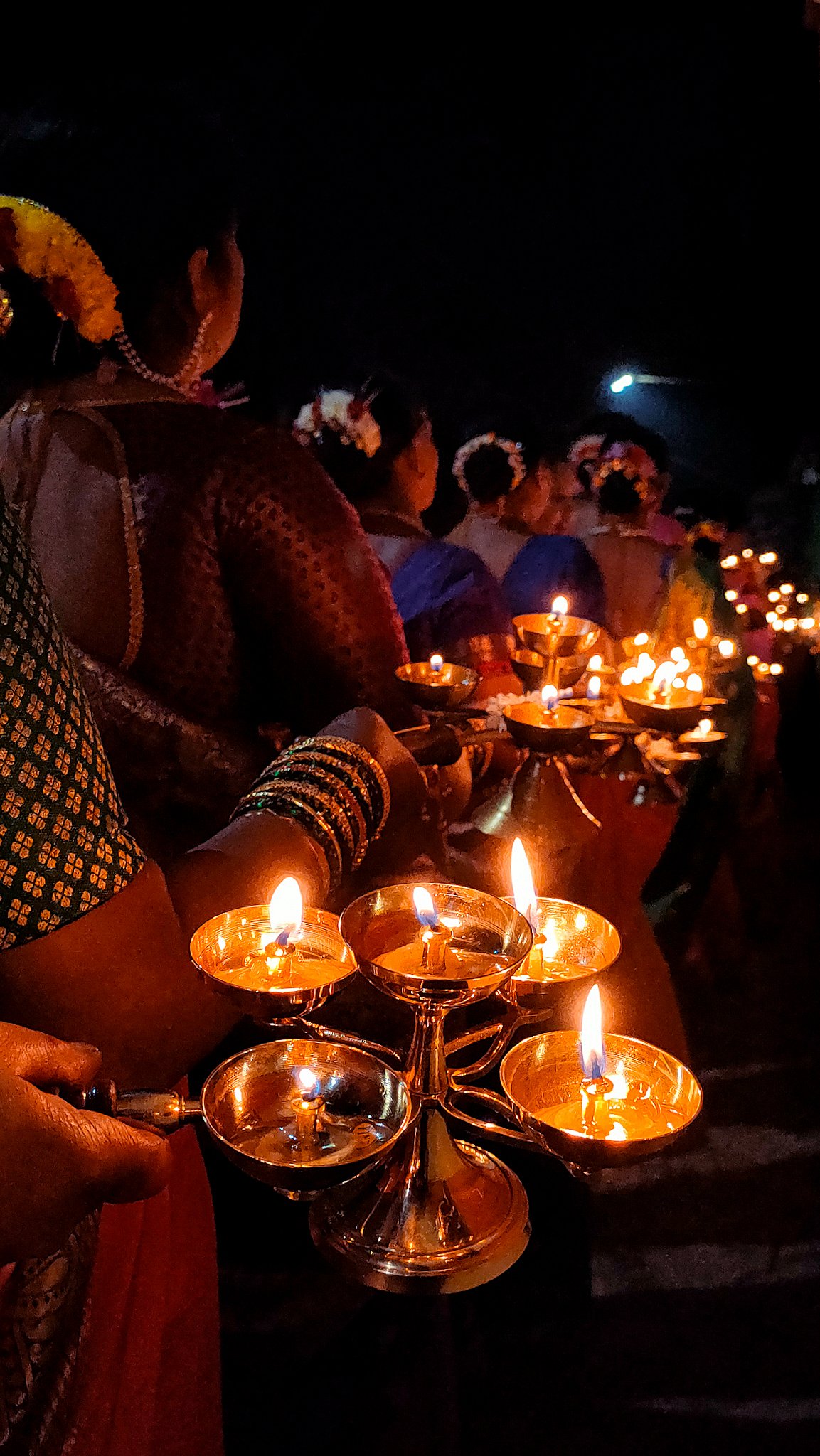 Traditional lamps usher in ‘Divjachi zatra’ in Advalpal