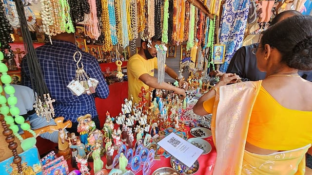 Day in pics: Devotees throng Old Goa feast in large numbers | Gomantak ...