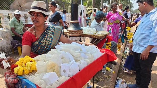 Day in pics: Devotees throng Old Goa feast in large numbers | Gomantak ...