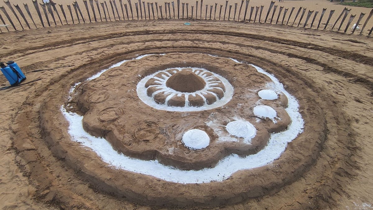 Kaavi art adorns entry of Miramar beach in Goa|Gomantak Times