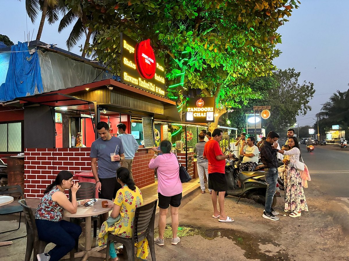 Don't miss this eatery as you pass by Candolim in Goa | Gomantak Times